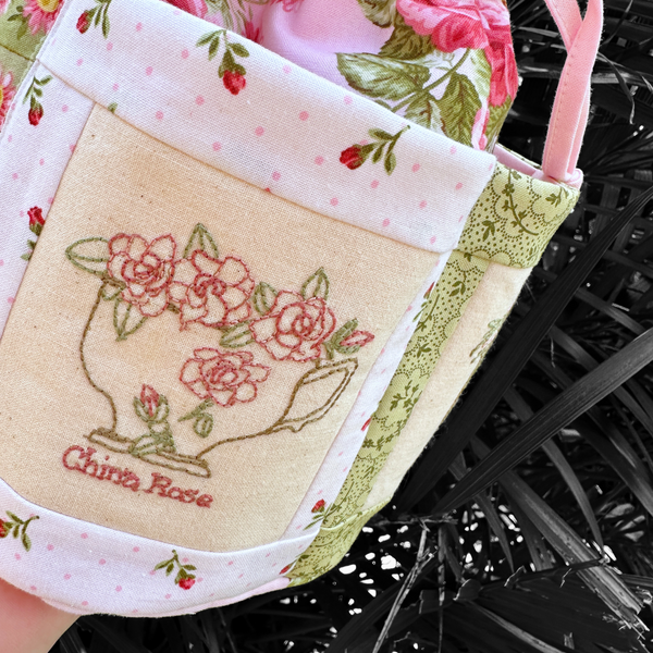 ‘Teacups & Roses’ Dilly Bag Kit – The Quilters Angel