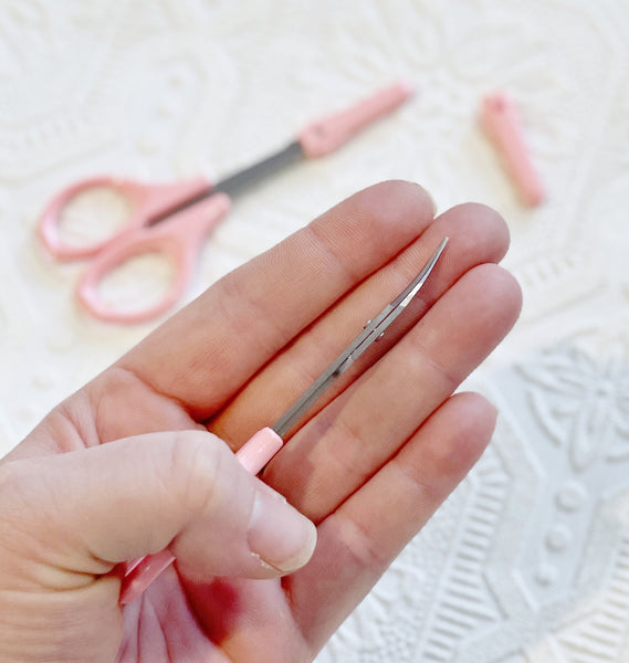 Curved Embroidery Scissors – The Quilters Angel